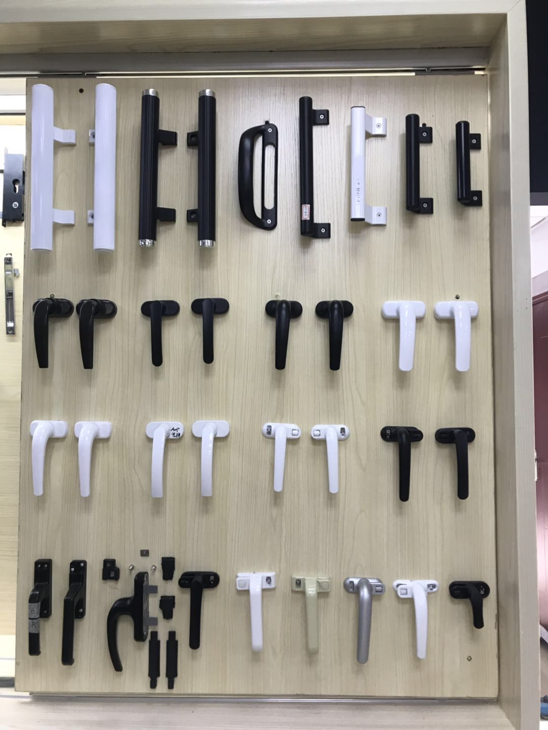 Guide to Selecting Aluminium Window Hardware - Ally Hardware